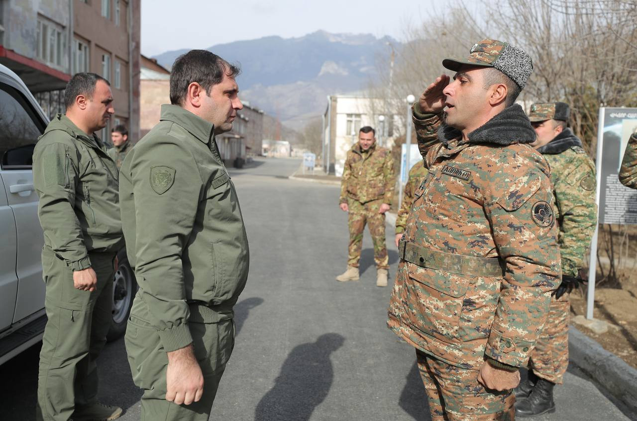 The Minister of Defence has had private talks with the officers of the ...