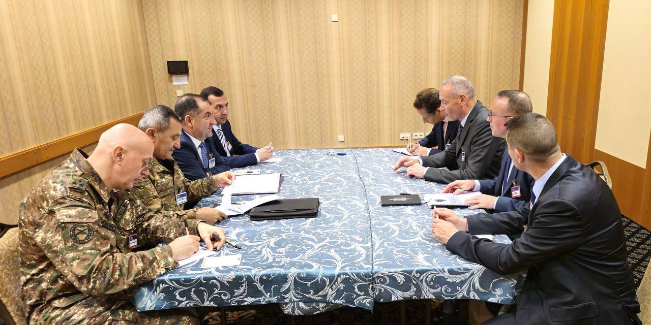 Edward Asryan met with the Chief of the French Army Staff
